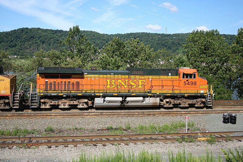 BNSF 5498